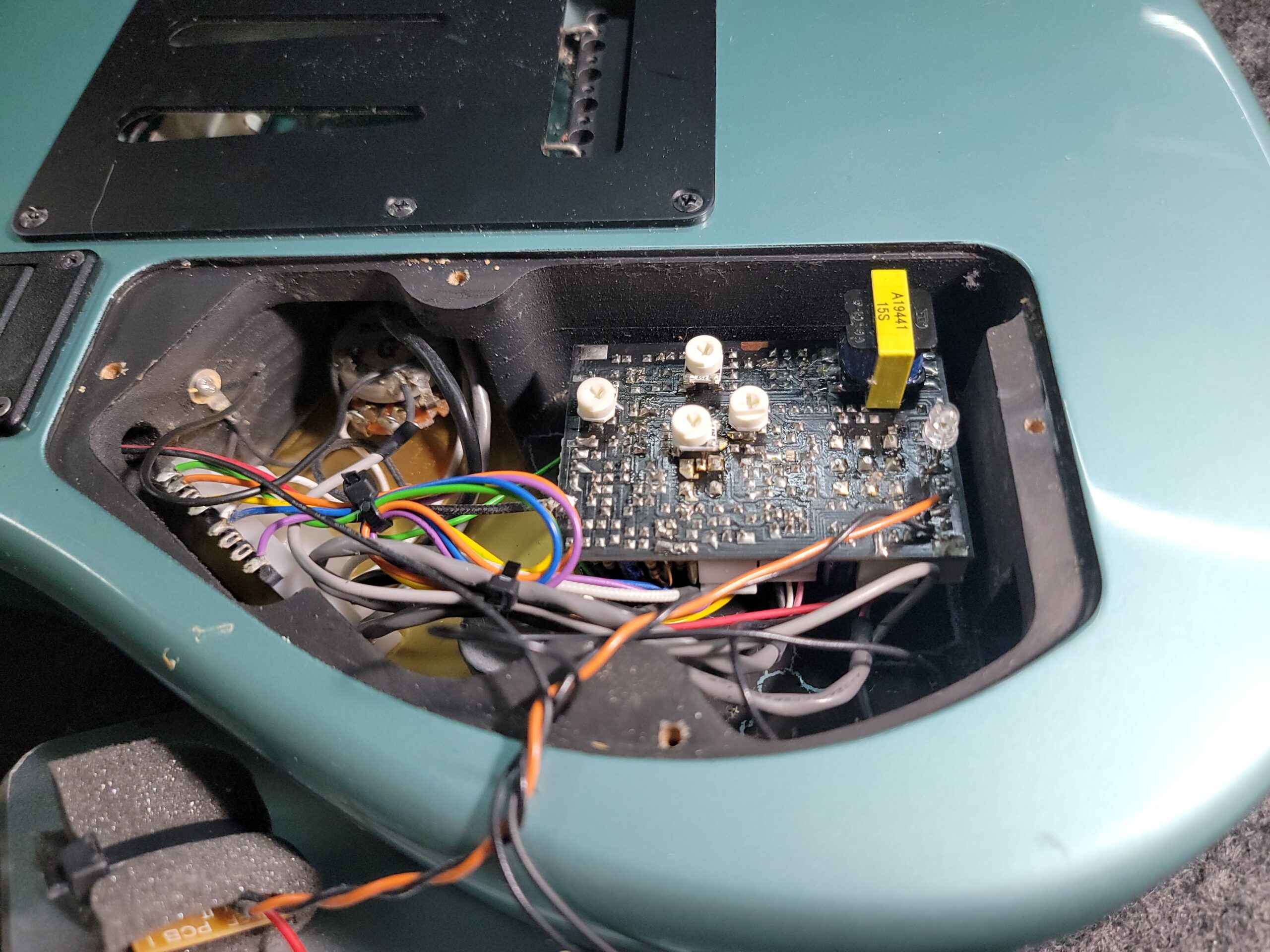 Fernandes / NTG-YOU – ミニスイッチ交換・配線・クリーニング - ZEEK Guitars